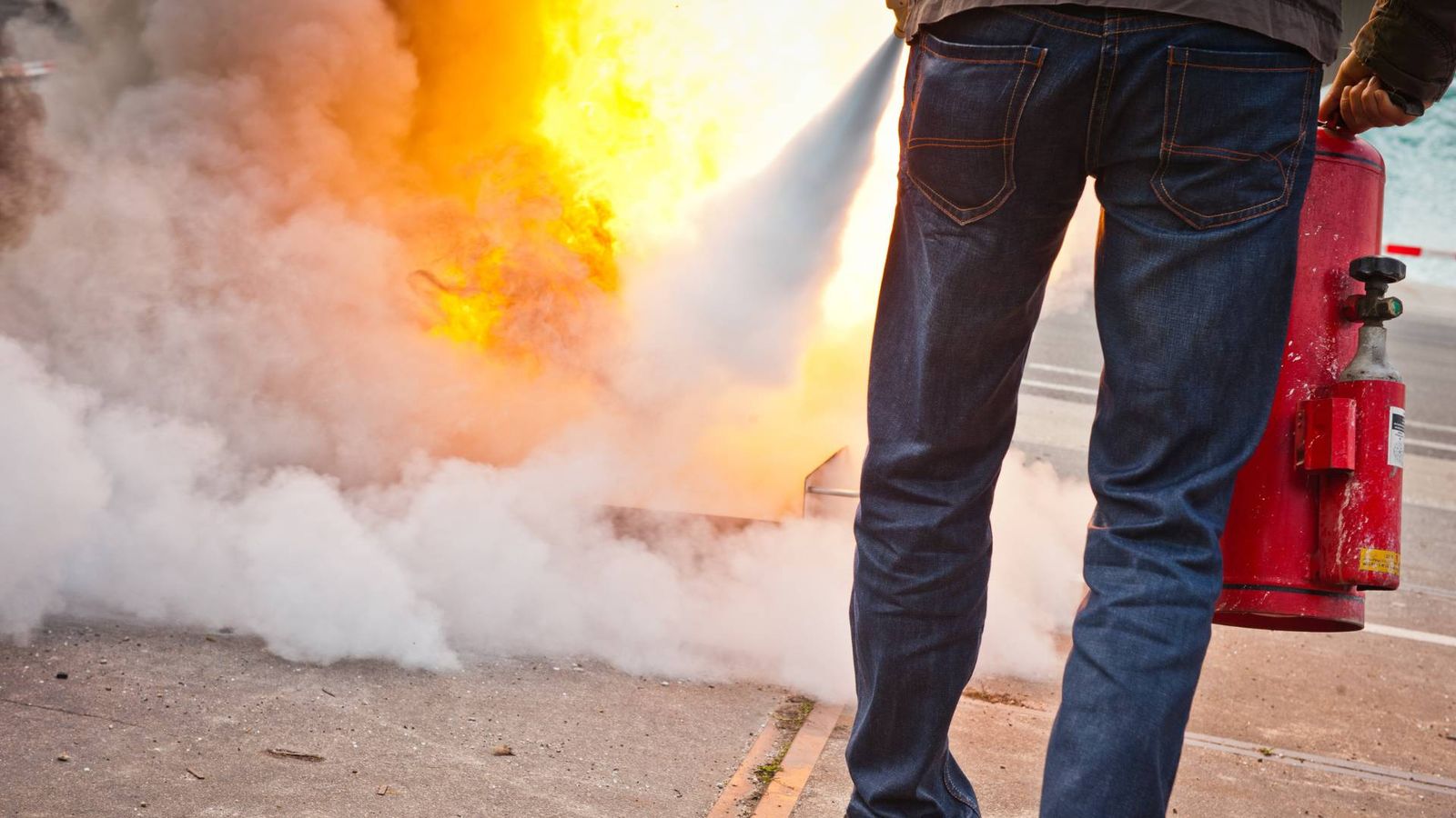 What is a Halon Fire Extinguisher? Halon Fire Extinguisher Meaning | Isarsoft